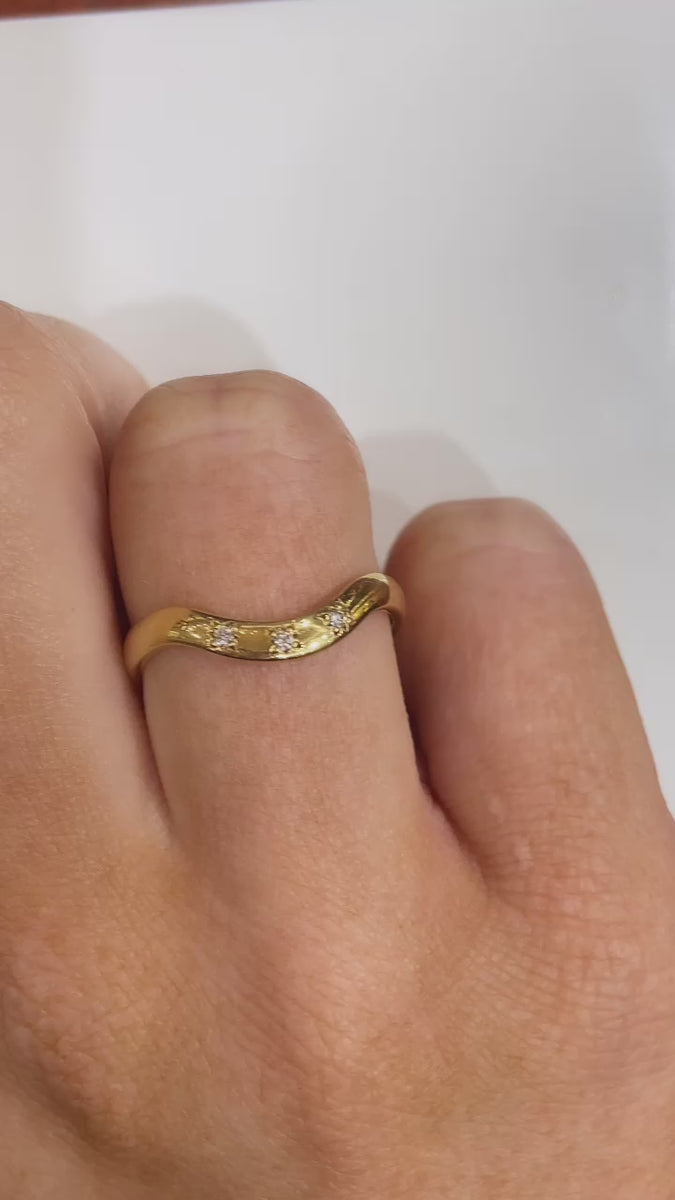 18ct yellow gold 3 punch set diamond shaped band – Nolan & Hilsers ...